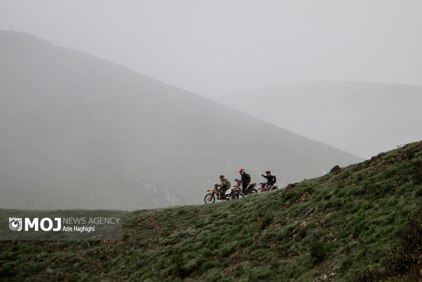 组图：从现场转移直升机事故遇难者的尸体 :: 伊朗努尔新闻网
